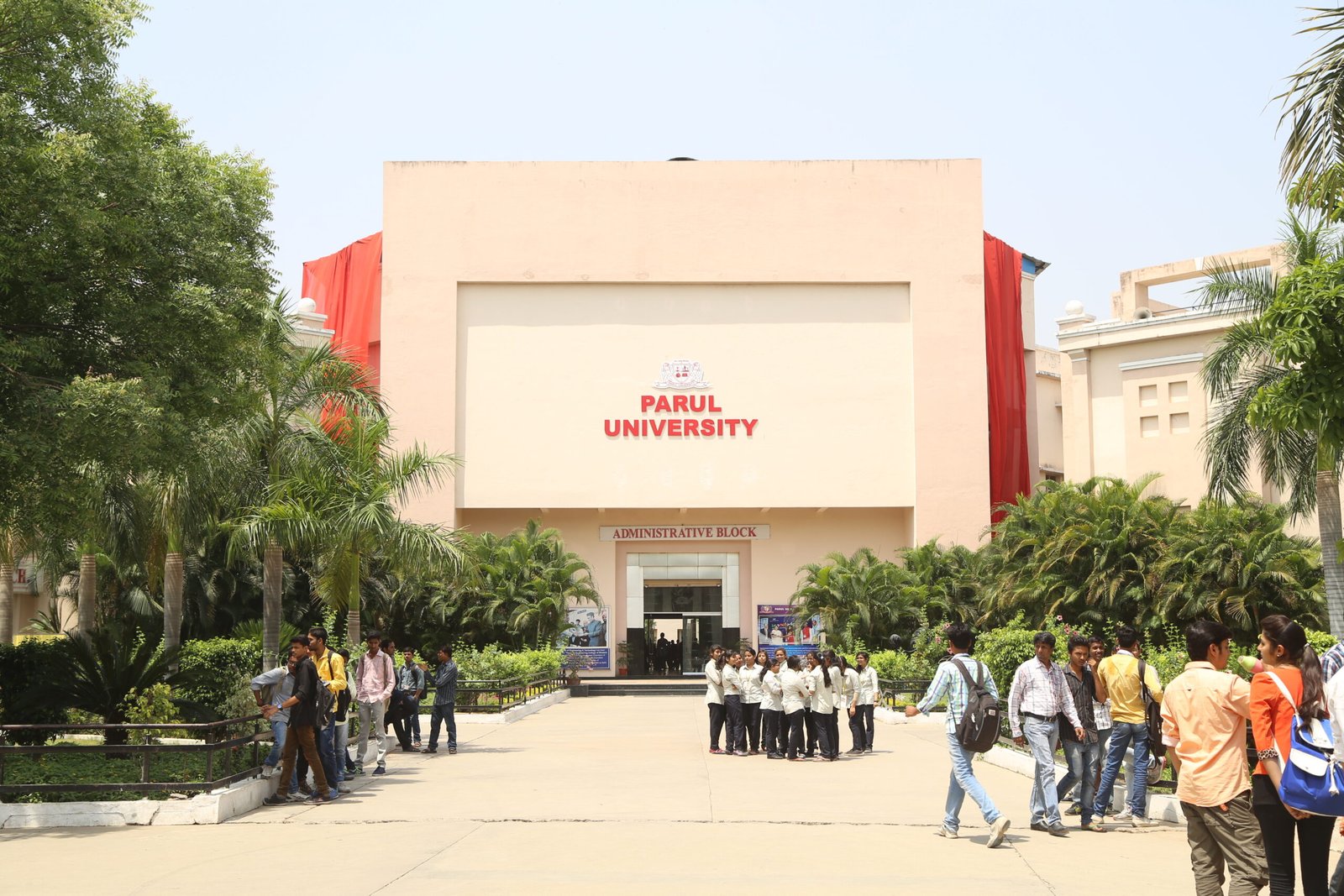 Parul University Welcomes MBA Batch 2025; Candidates to choose from 20 ...