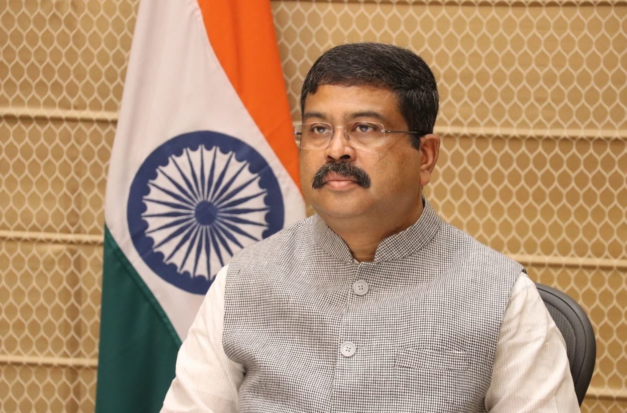 Union Ministers Smt Nirmala Sitharaman and Shri Dharmendra Pradhan to ...