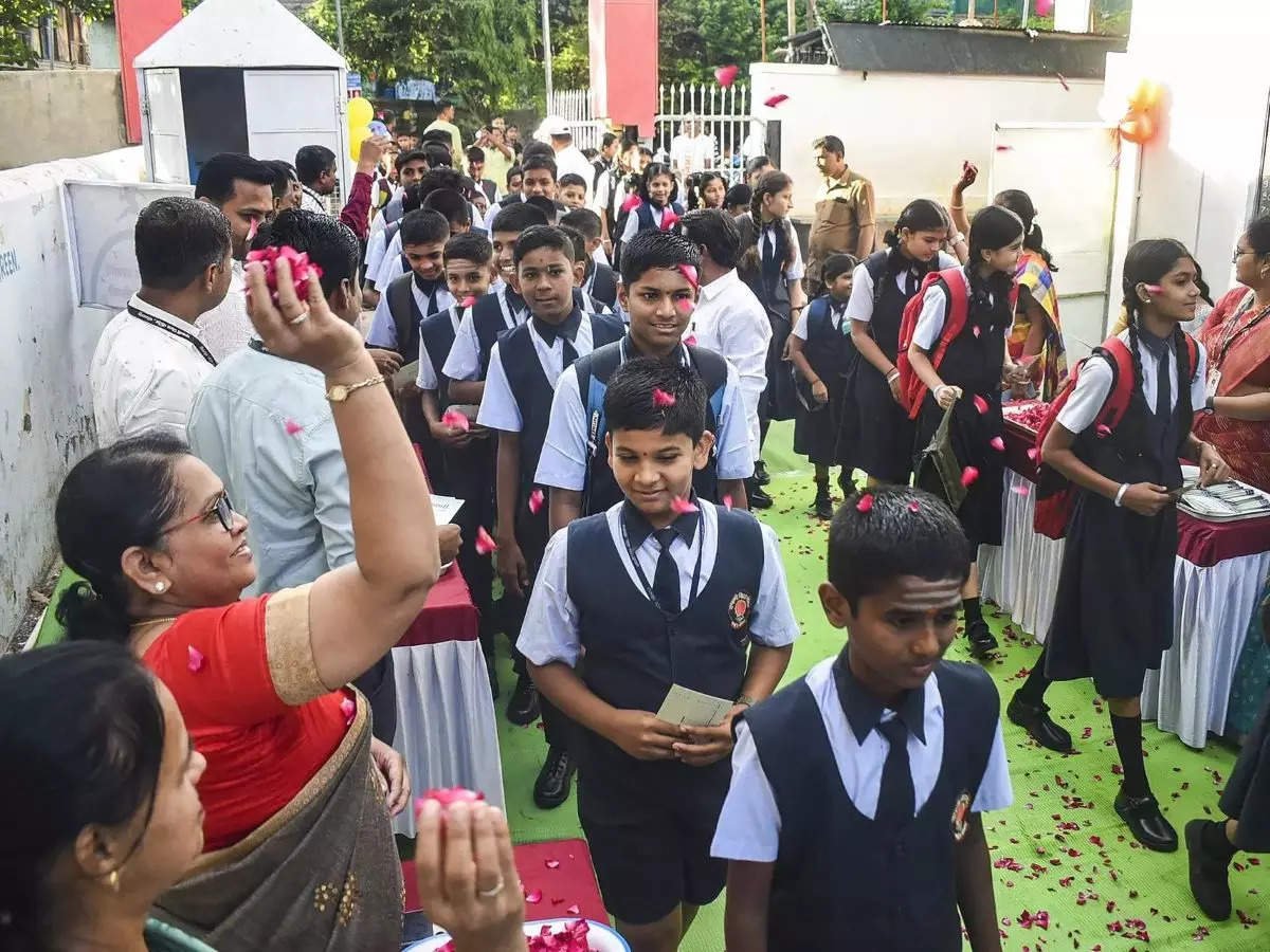 Ministry Reviews Guidelines for Implementation of Bagless Days in ...